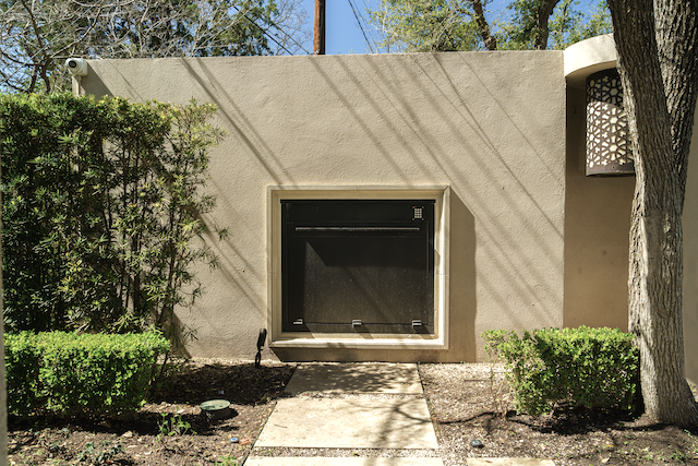 Streamlining Deliveries with Large Package Delivery Boxes