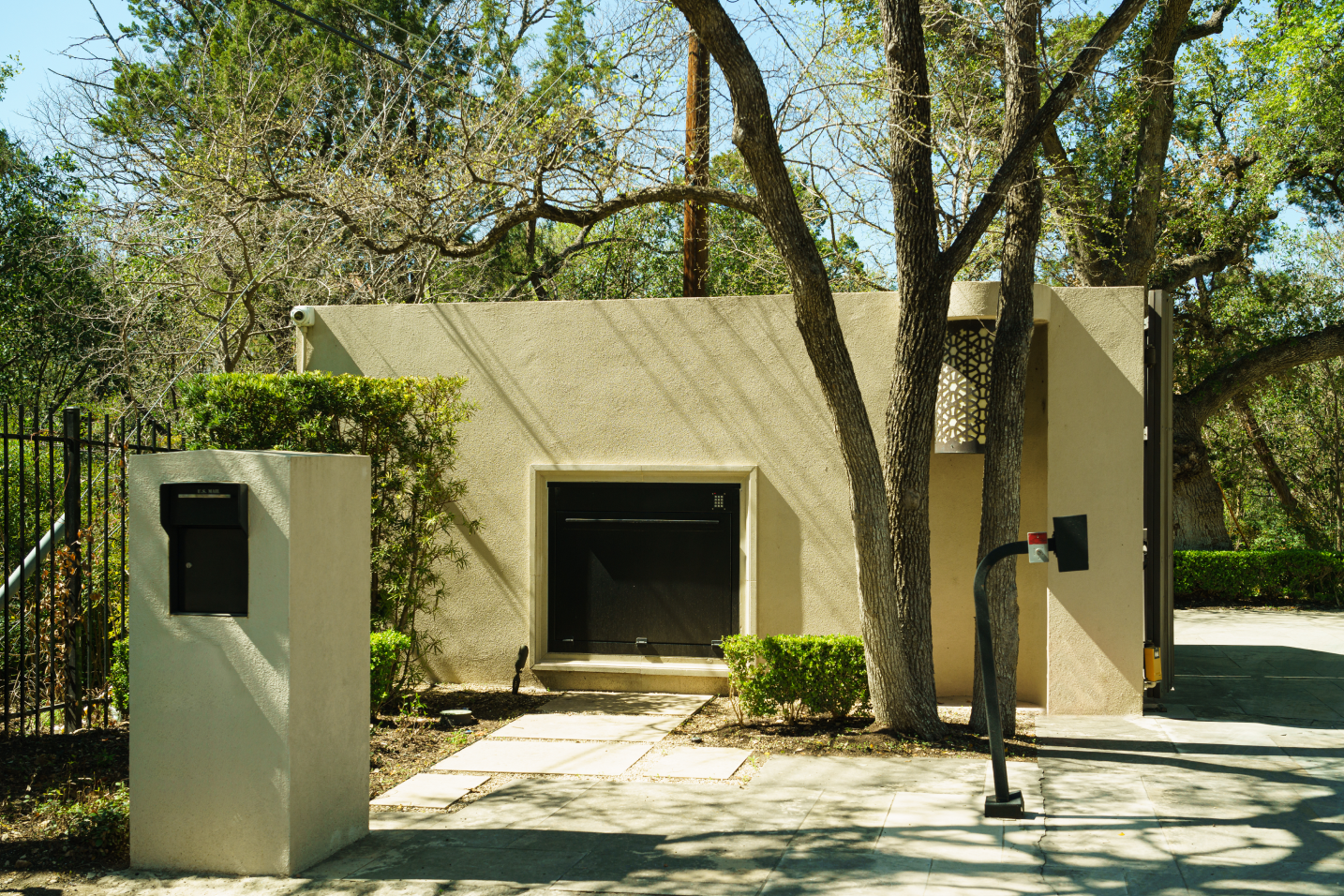 The Benefits of Installing an Large Outdoor Package Drop Box